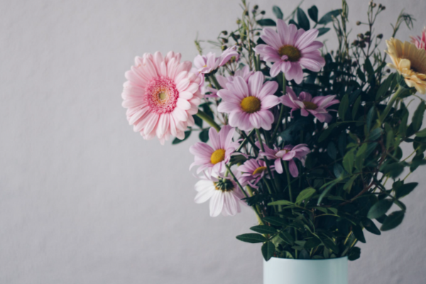 These are our top 6 clever tips to keep your fresh flowers alive...