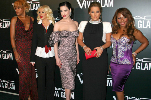 Singer gives birth to her first child