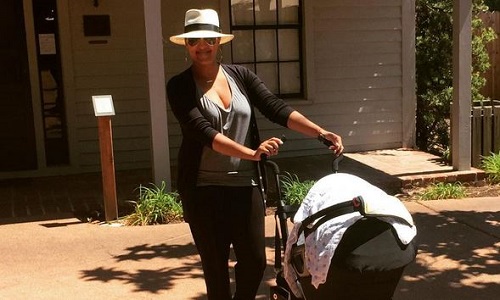 Actress introduces newborn daughter to the world