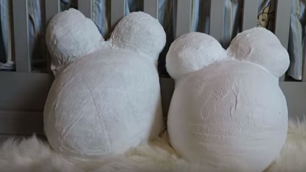 This mum shows how easy it is to make your own baby bump cast